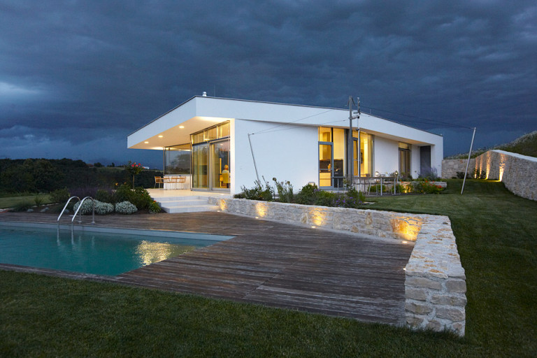 Modernes Einfamilienhaus mit Pool in Österreich | Studio5555